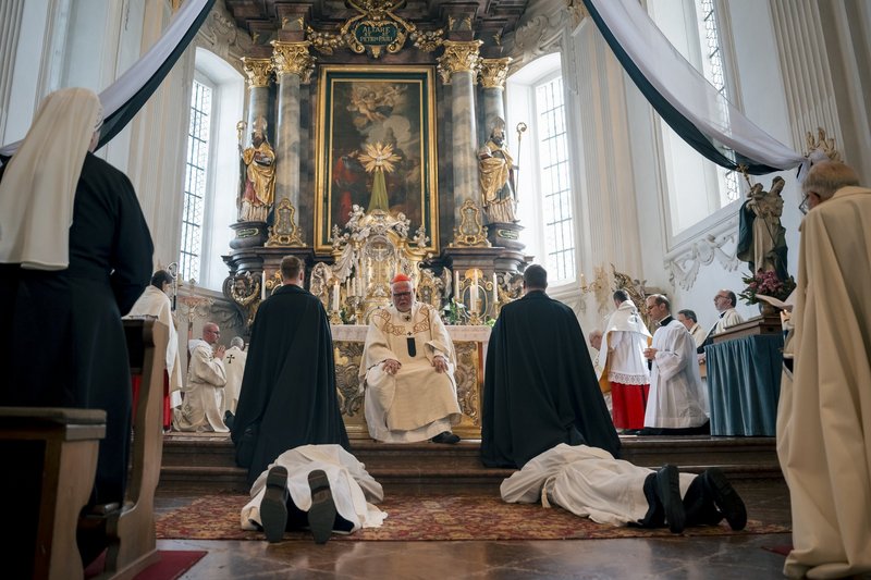 Priesterweihe von Pater Augustinus und Pater Samuel in Weyarn ...